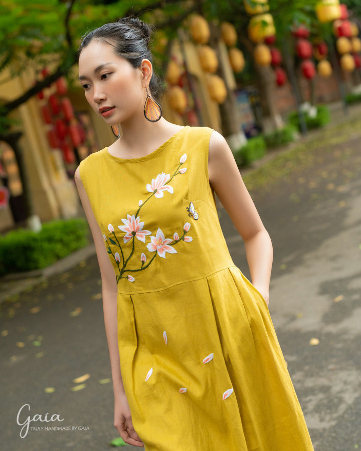 Hand-embroidered linen Vietnamese modern Ao Dai ELA-W10 – MadebyGaia